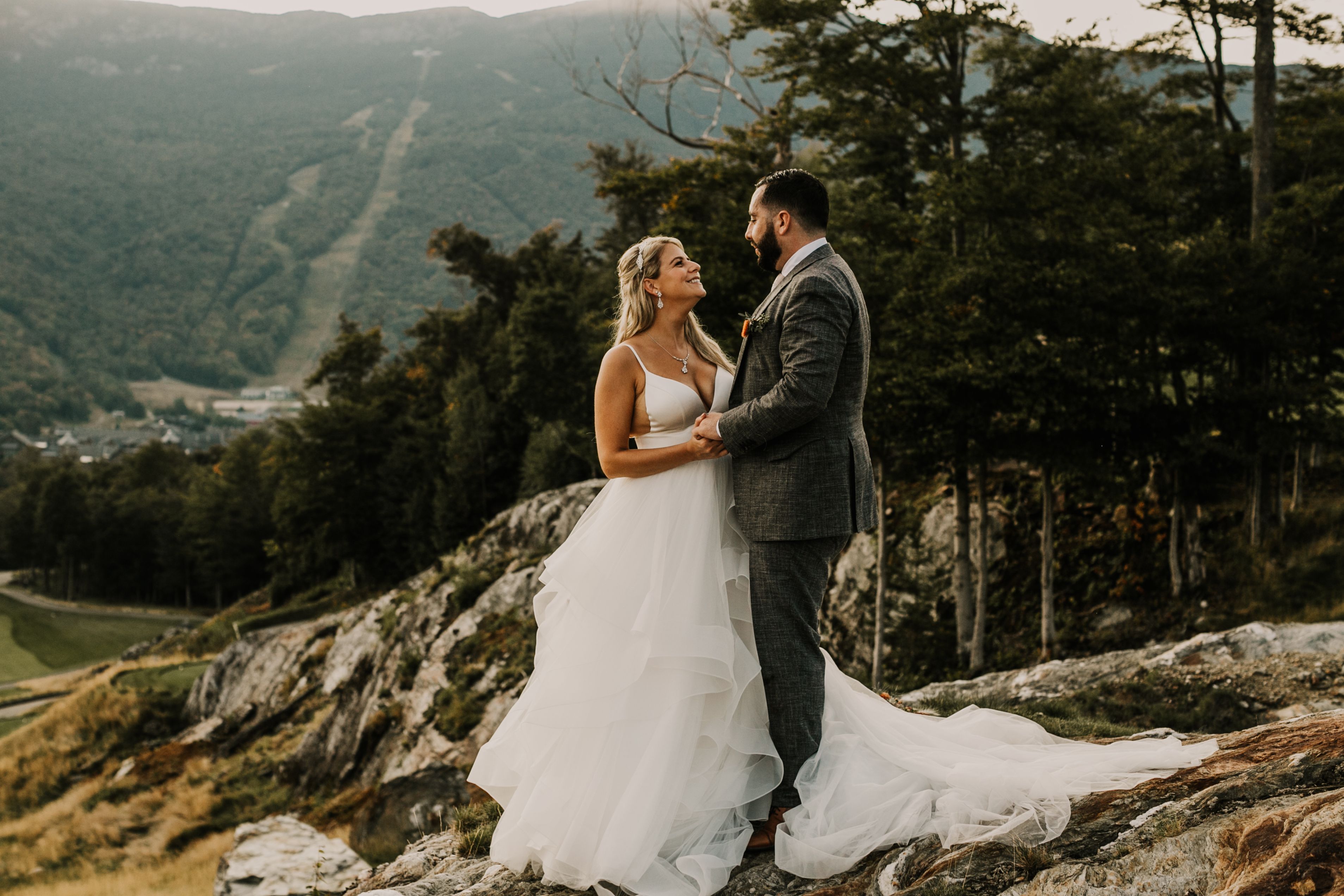 Jonathan & Kendall’s Epic Stowe Mountain Elopement - ameliamariephoto.com